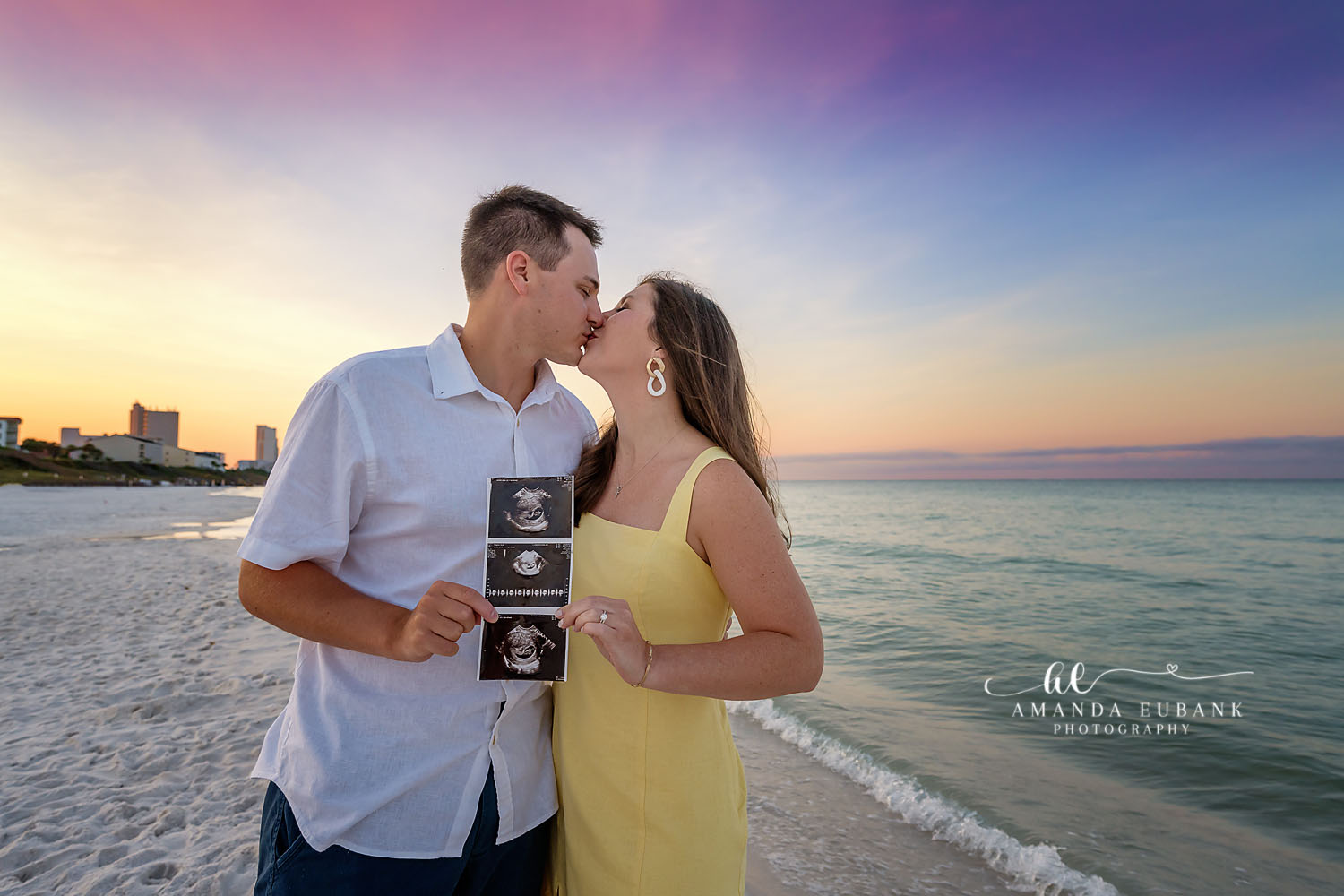 25 Stunning Beach Pregnancy Announcement Ideas - The Postpartum Party