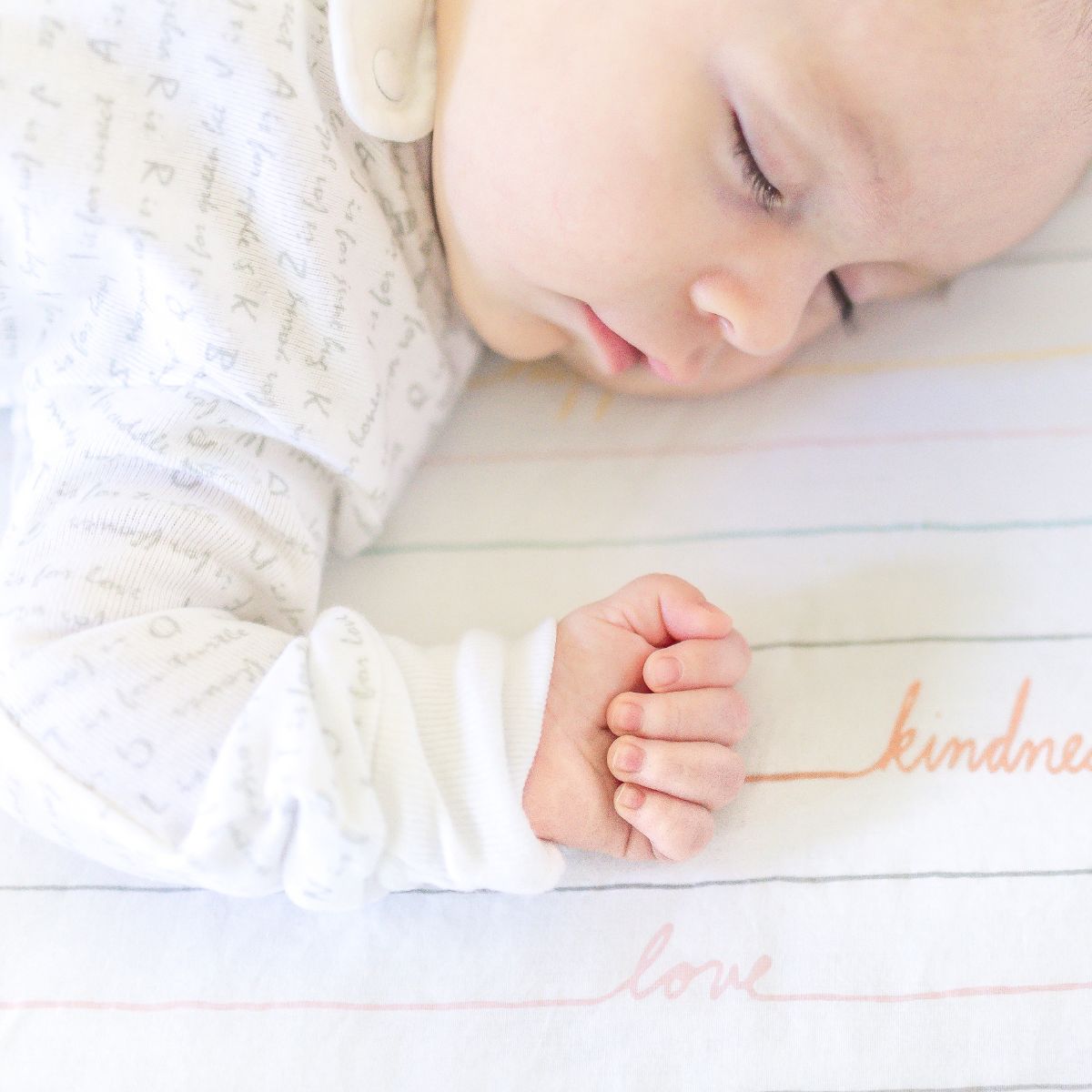 3 Reasons Baby is Having A False Start Bedtime (& How to Fix)